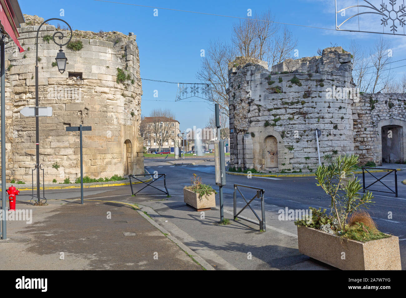 Old town walls and gate hi-res stock photography and images - Alamy