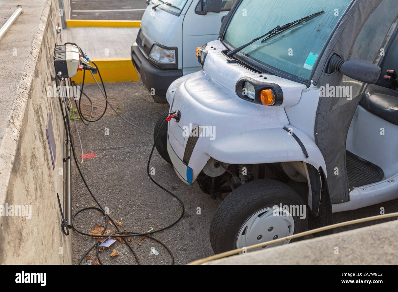 Electric cables from car hi-res stock photography and images - Alamy