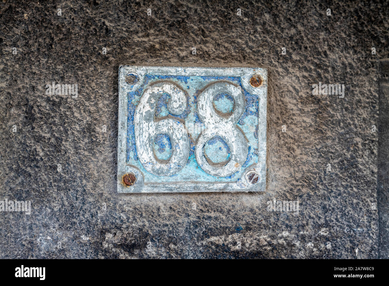 Street number sign on the wall Stock Photo - Alamy