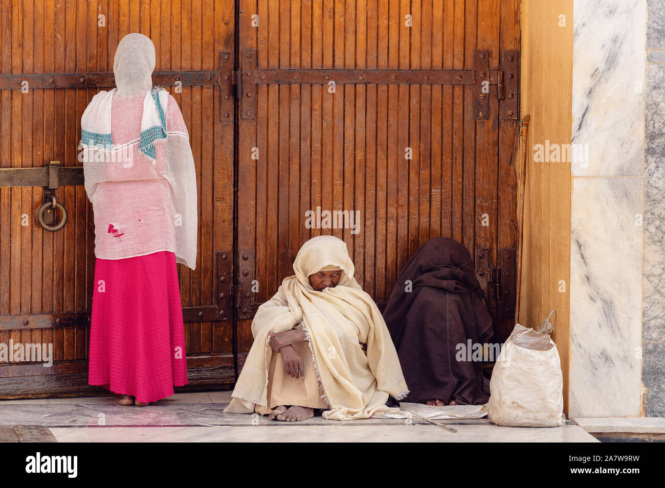 Homeless aboriginal woman hi-res stock photography and images - Alamy