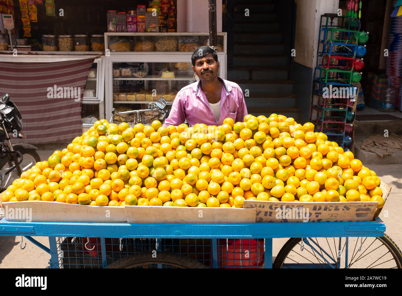 Selling oranges hi-res stock photography and images - Alamy