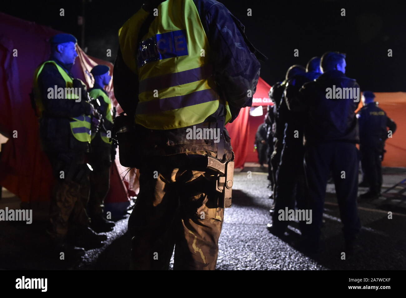 About 300 Czech police, soldiers, customs and prison service officers ...