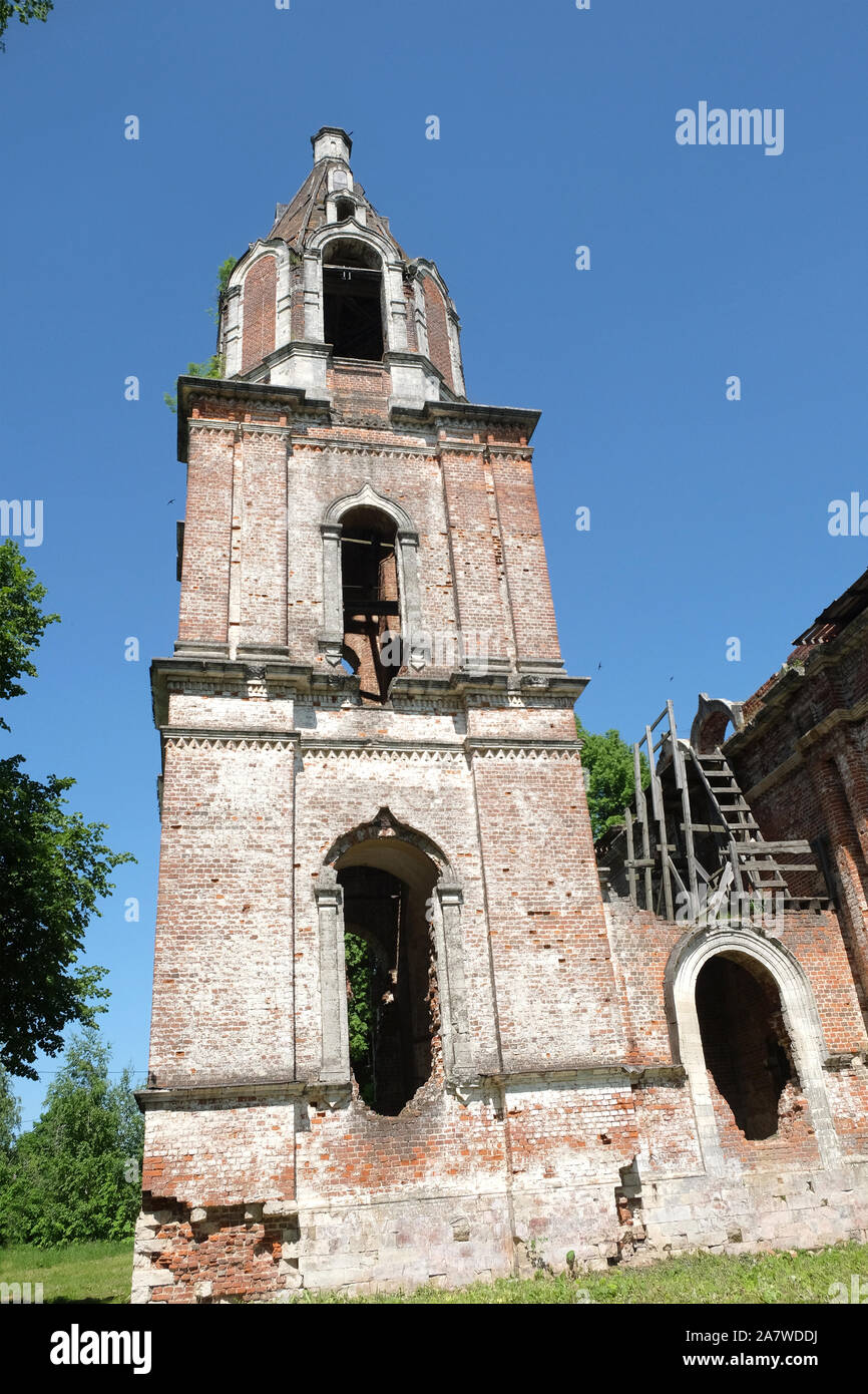 Old destroyed church close hi-res stock photography and images - Alamy