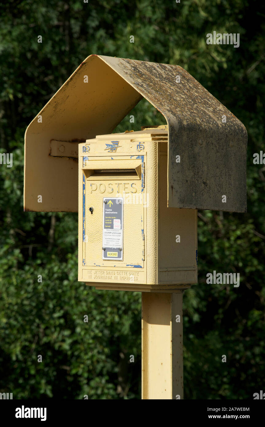 French post box hi-res stock photography and images - Alamy