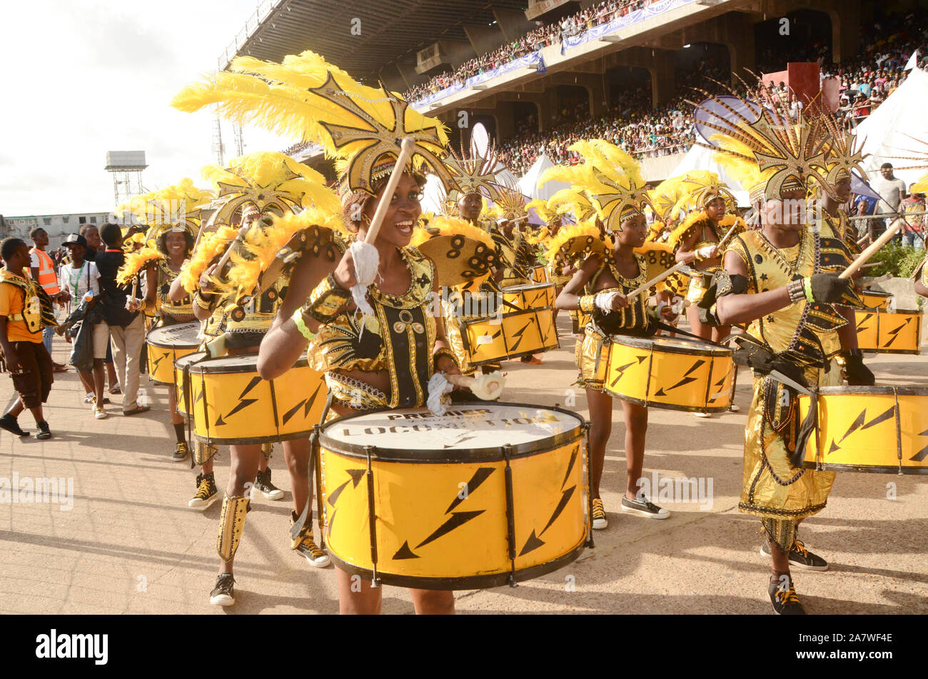 Brazilian carnival costume female hi-res stock photography and images ...