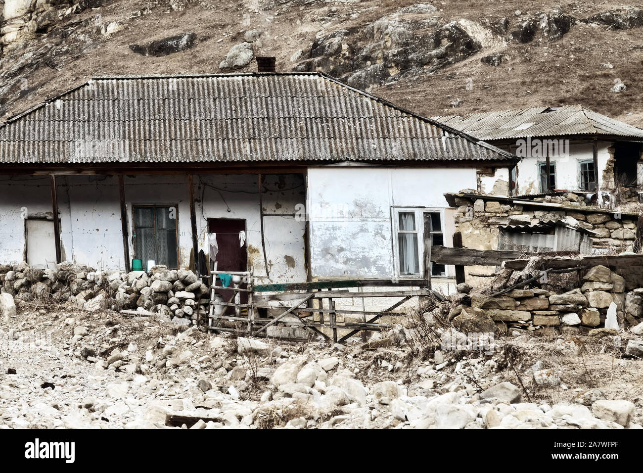 Two storey manor house hi-res stock photography and images - Alamy