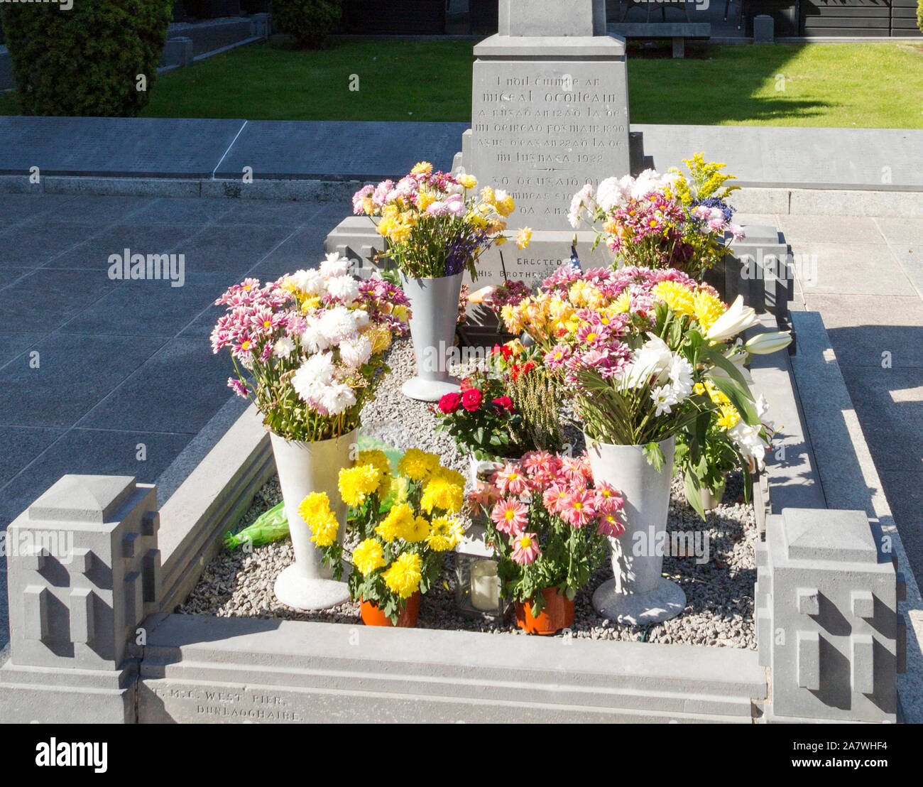 The grave of Irish revolutionary Michael Collins, Glasnevin Cemetery ...
