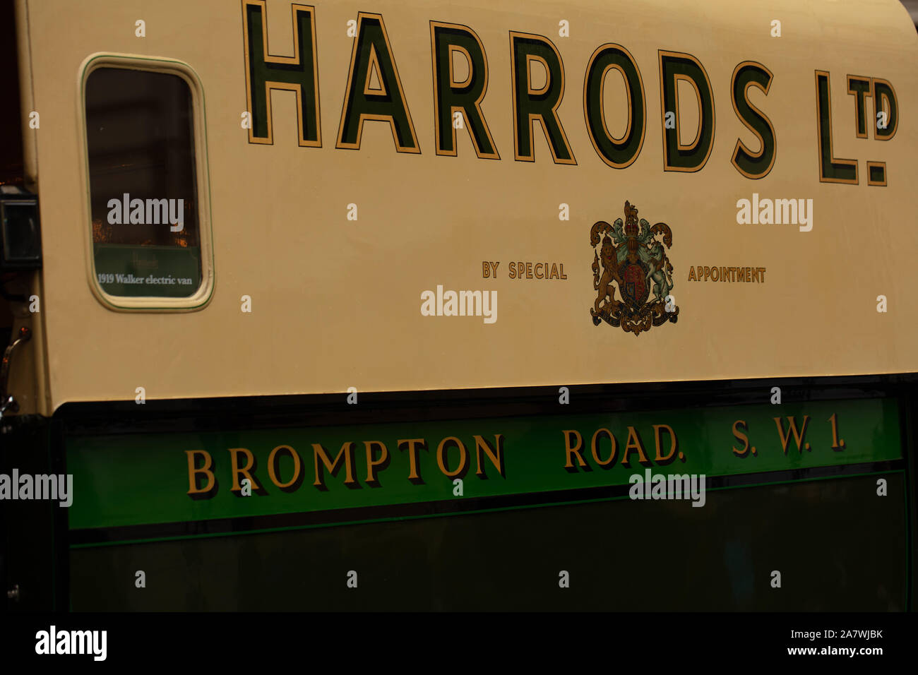 Harrods delivery van hi-res stock photography and images - Alamy