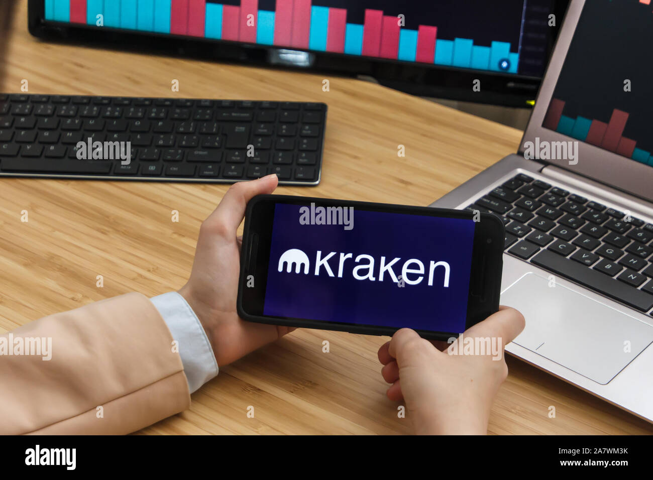 Kraken logo hi-res stock photography and images - Alamy