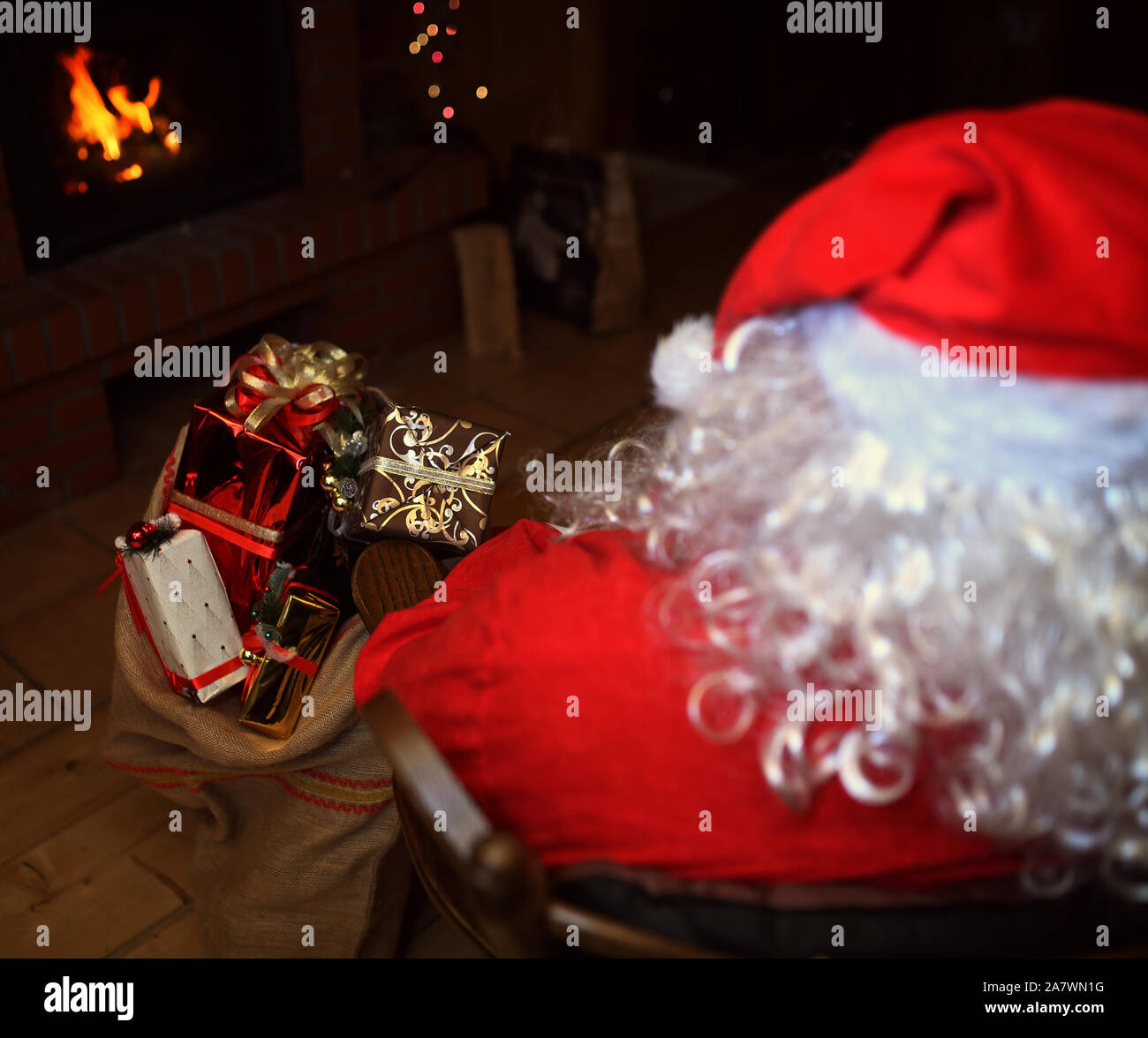 Santa claus in front fireplace hi-res stock photography and images - Alamy