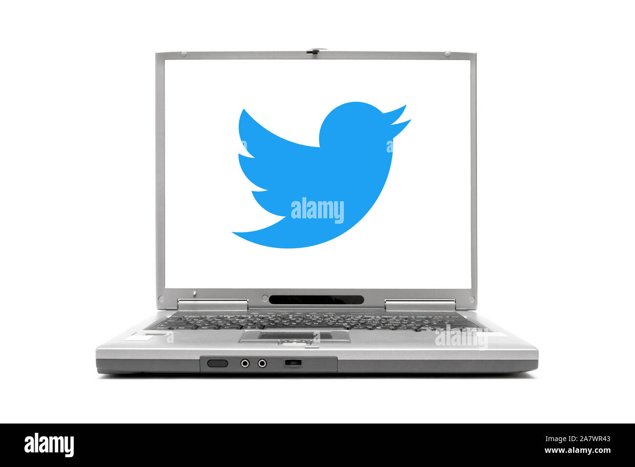 Laptop zeigt Twitter Logo Stock Photo - Alamy