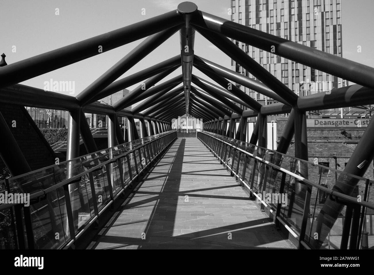 Manchester england bridge Black and White Stock Photos & Images - Alamy