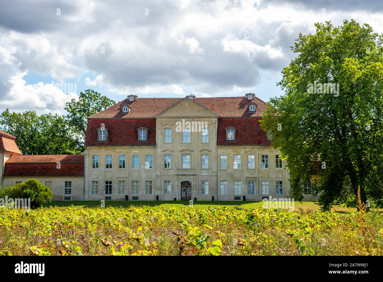 Kummerow castle hi-res stock photography and images - Alamy