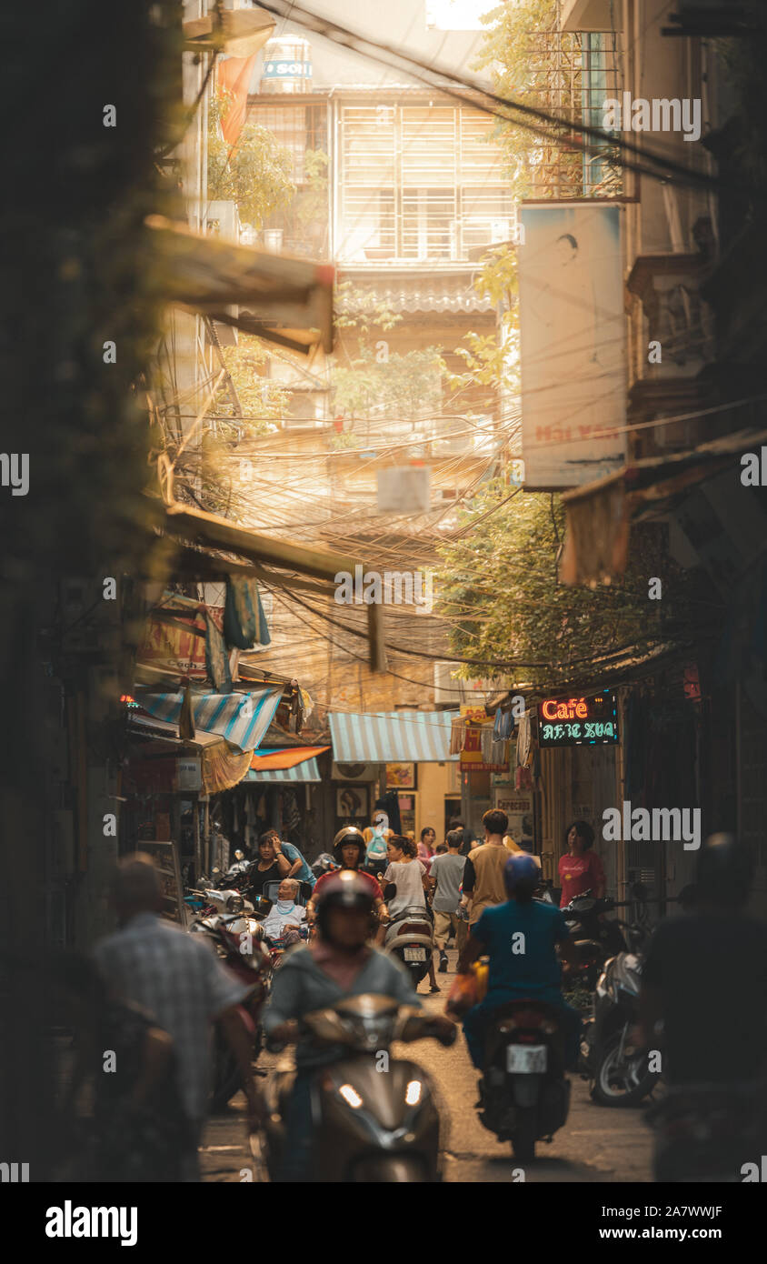 Backstreet road hi-res stock photography and images - Alamy