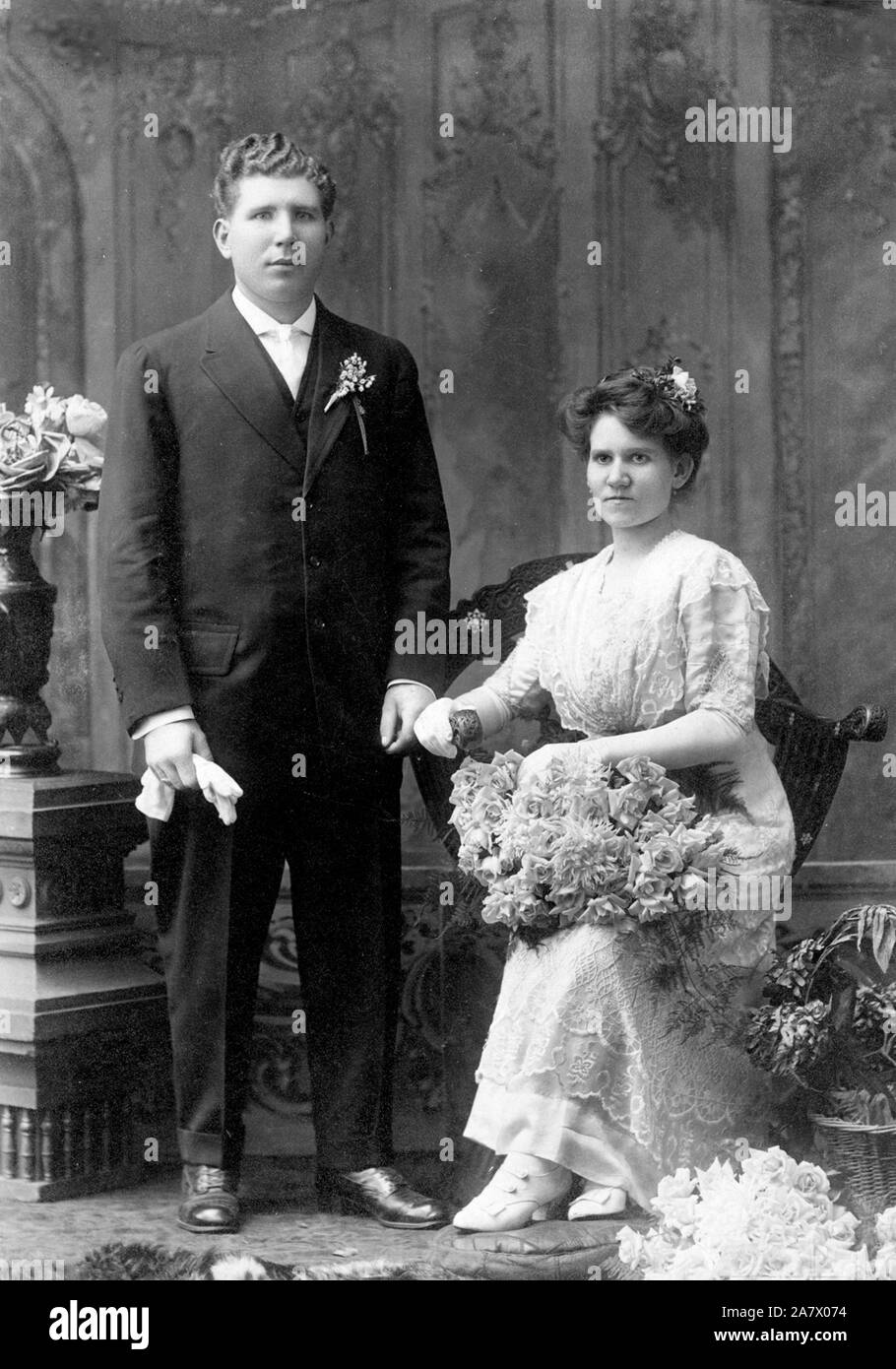 Wedding family photo Black and White Stock Photos & Images - Alamy