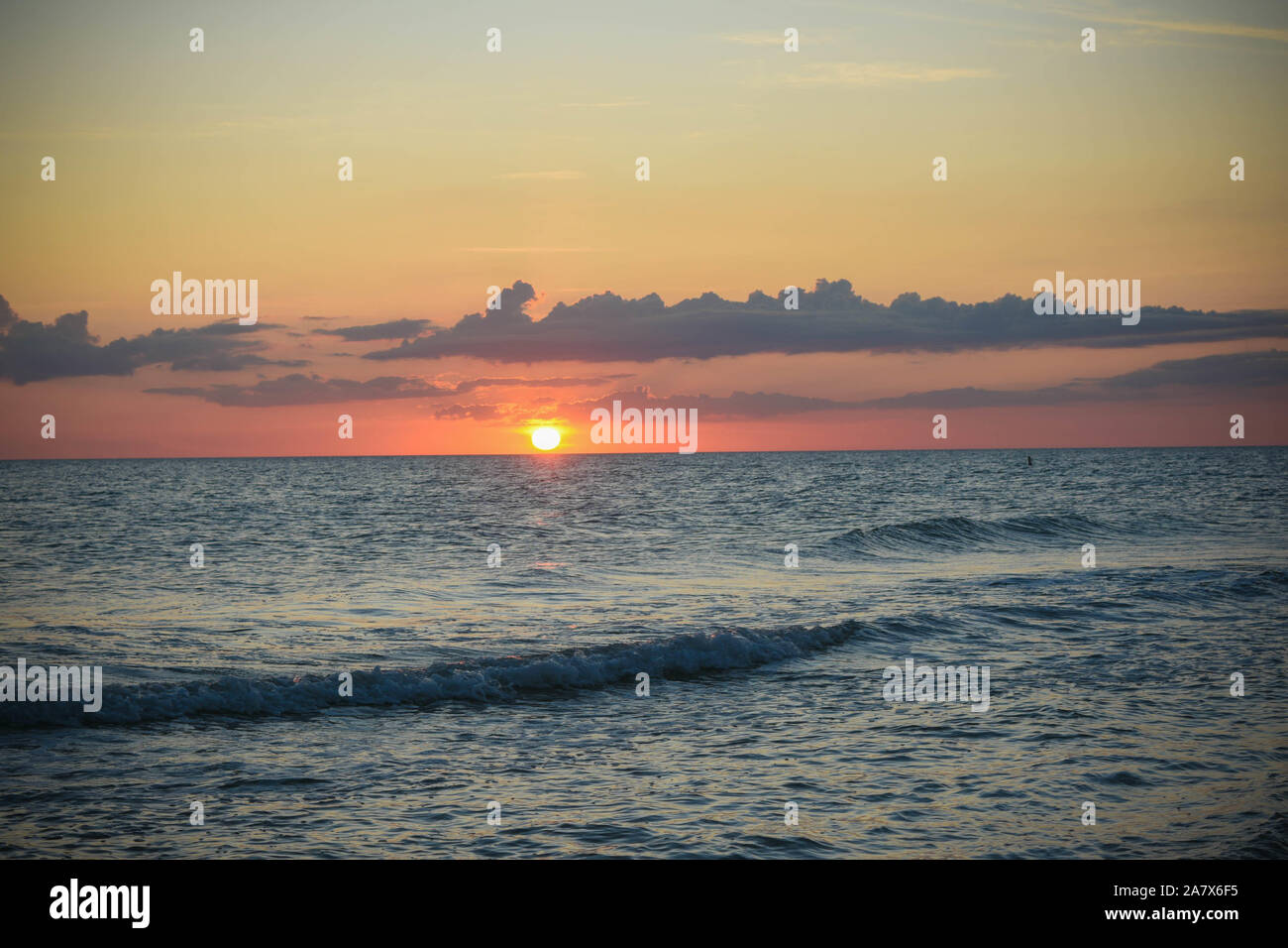 Beautiful sunset on beach pink hi-res stock photography and images - Alamy
