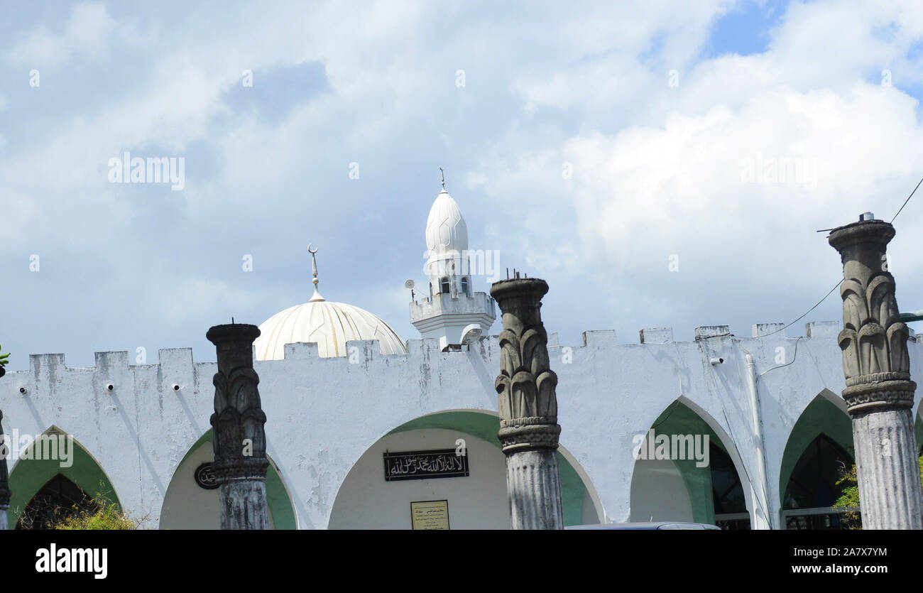 Moroni mosque hi-res stock photography and images - Alamy
