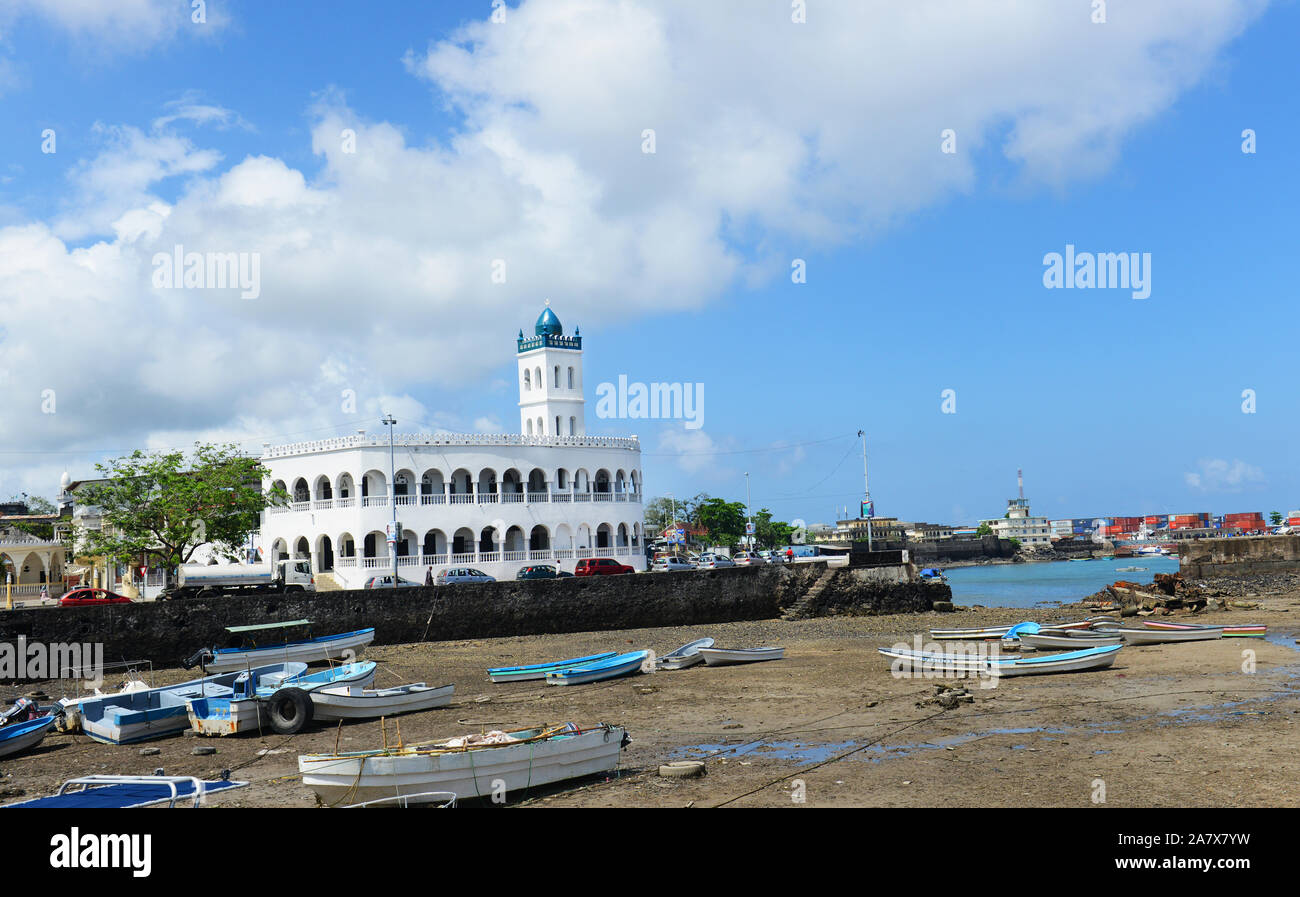 Comoros mosque hi-res stock photography and images - Alamy