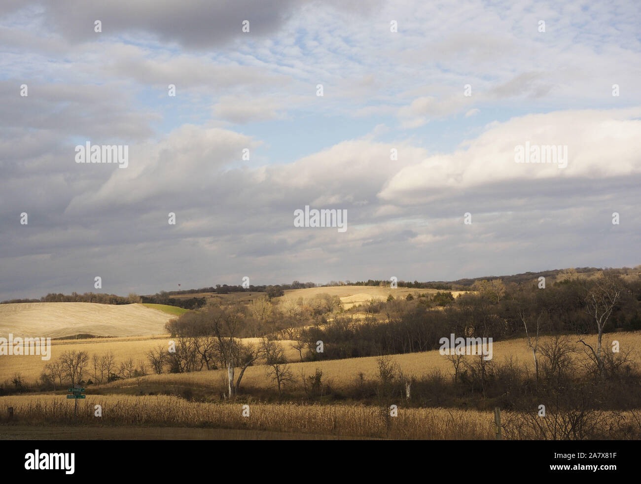 Rolling hills of iowa hi-res stock photography and images - Alamy