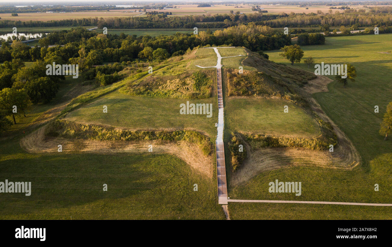 Monks mound aerial hi-res stock photography and images - Alamy