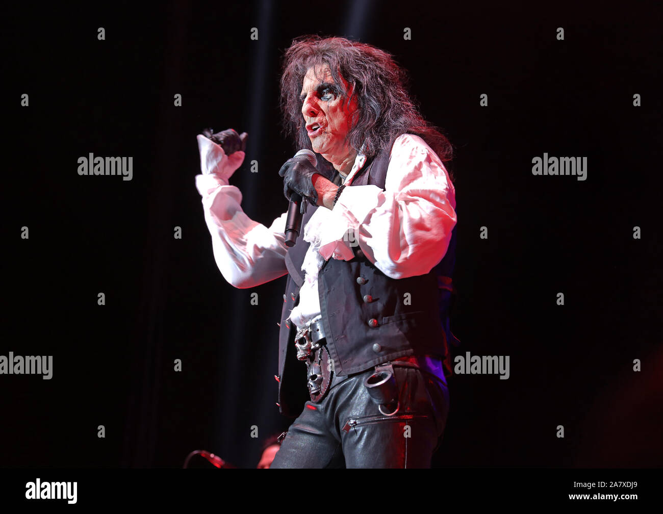 Alice Cooper Performing On His 'Ol Black Eyes Is Back' Tour at ...