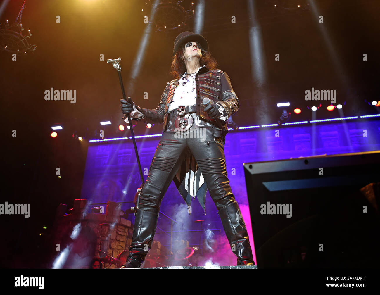 Alice Cooper Performing On His 'Ol Black Eyes Is Back' Tour at ...