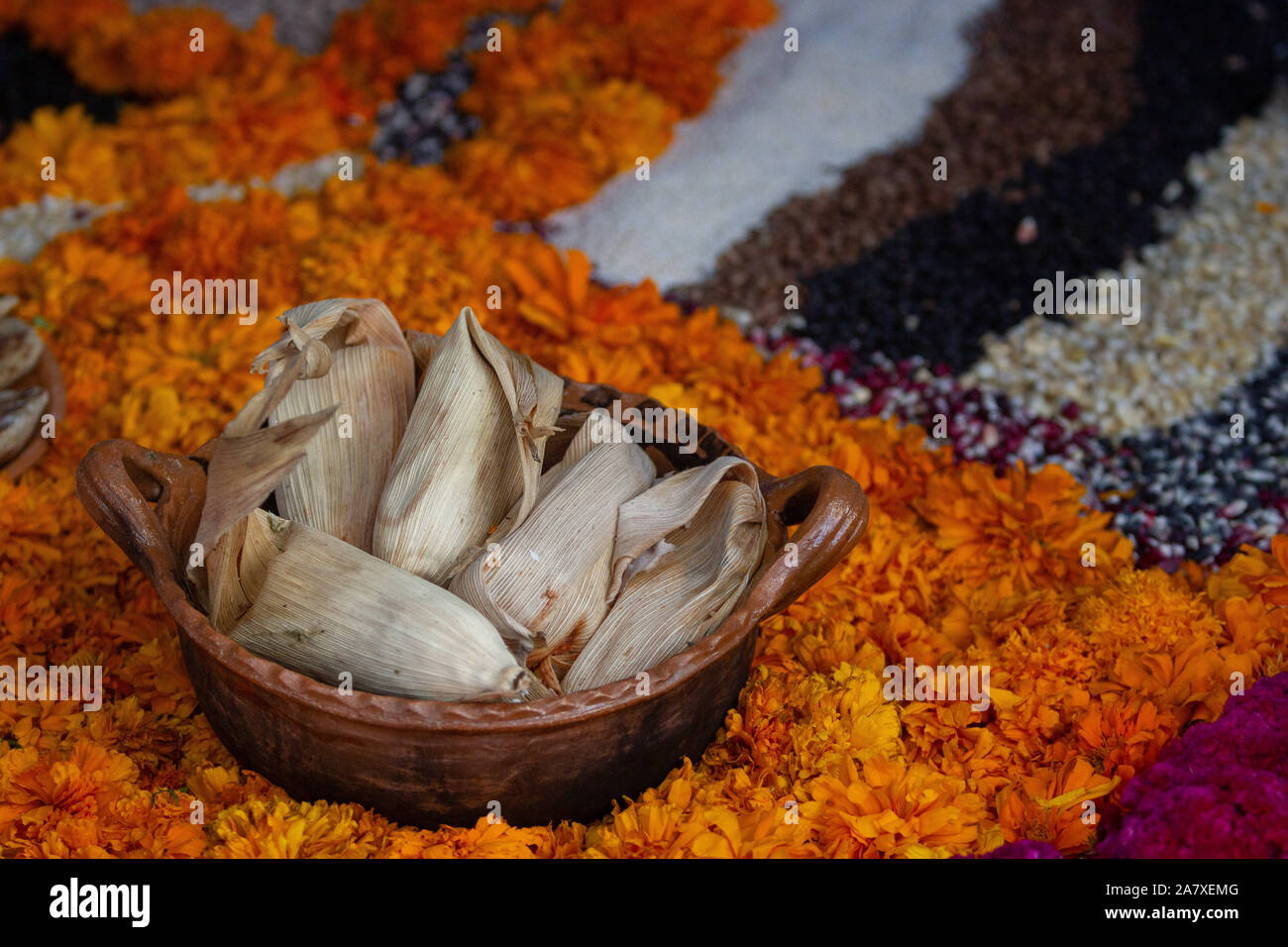 Day of the dead cemetery food hi-res stock photography and images - Alamy