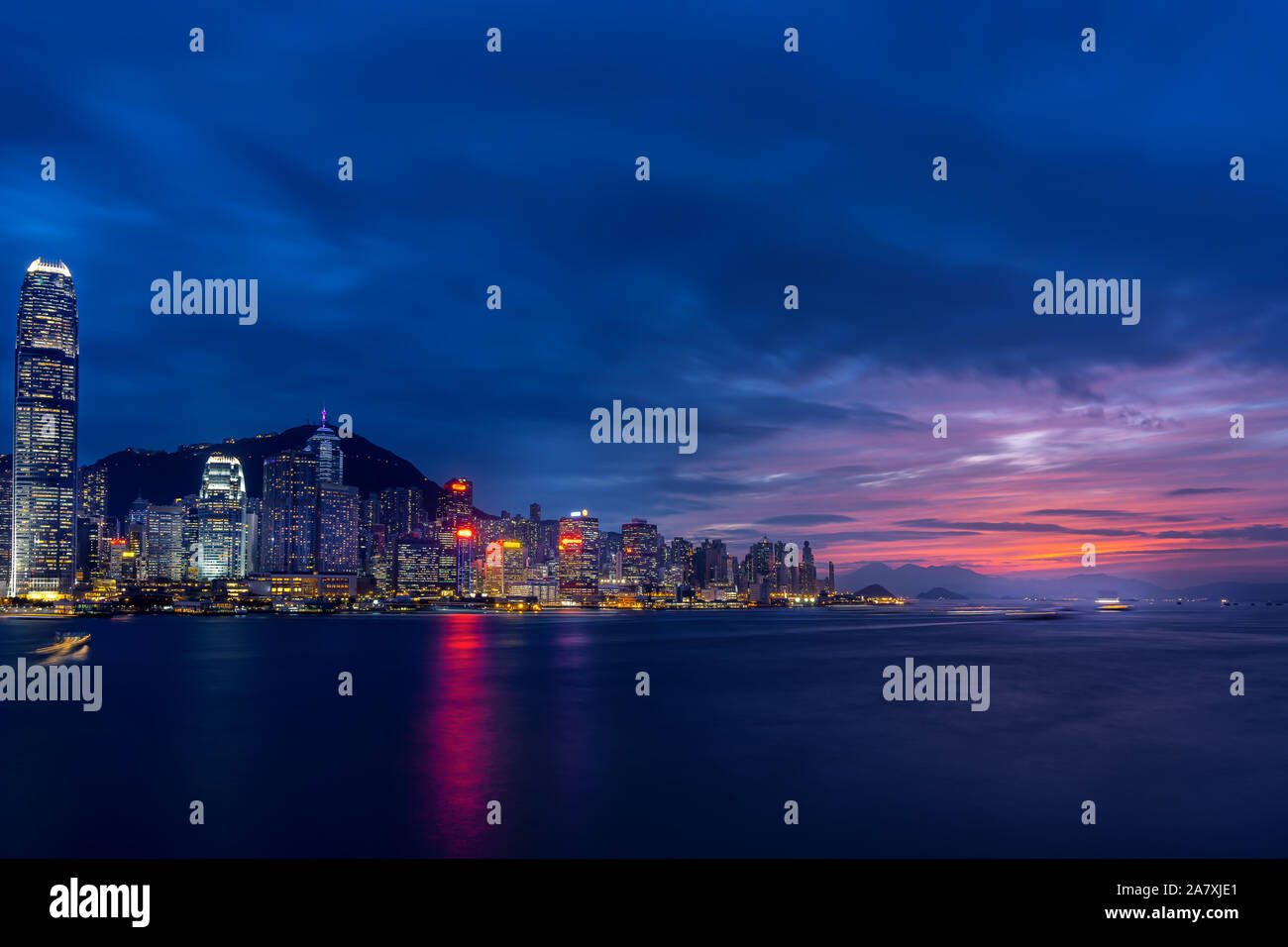 City skyline on victoria harbour sunset hi-res stock photography and ...