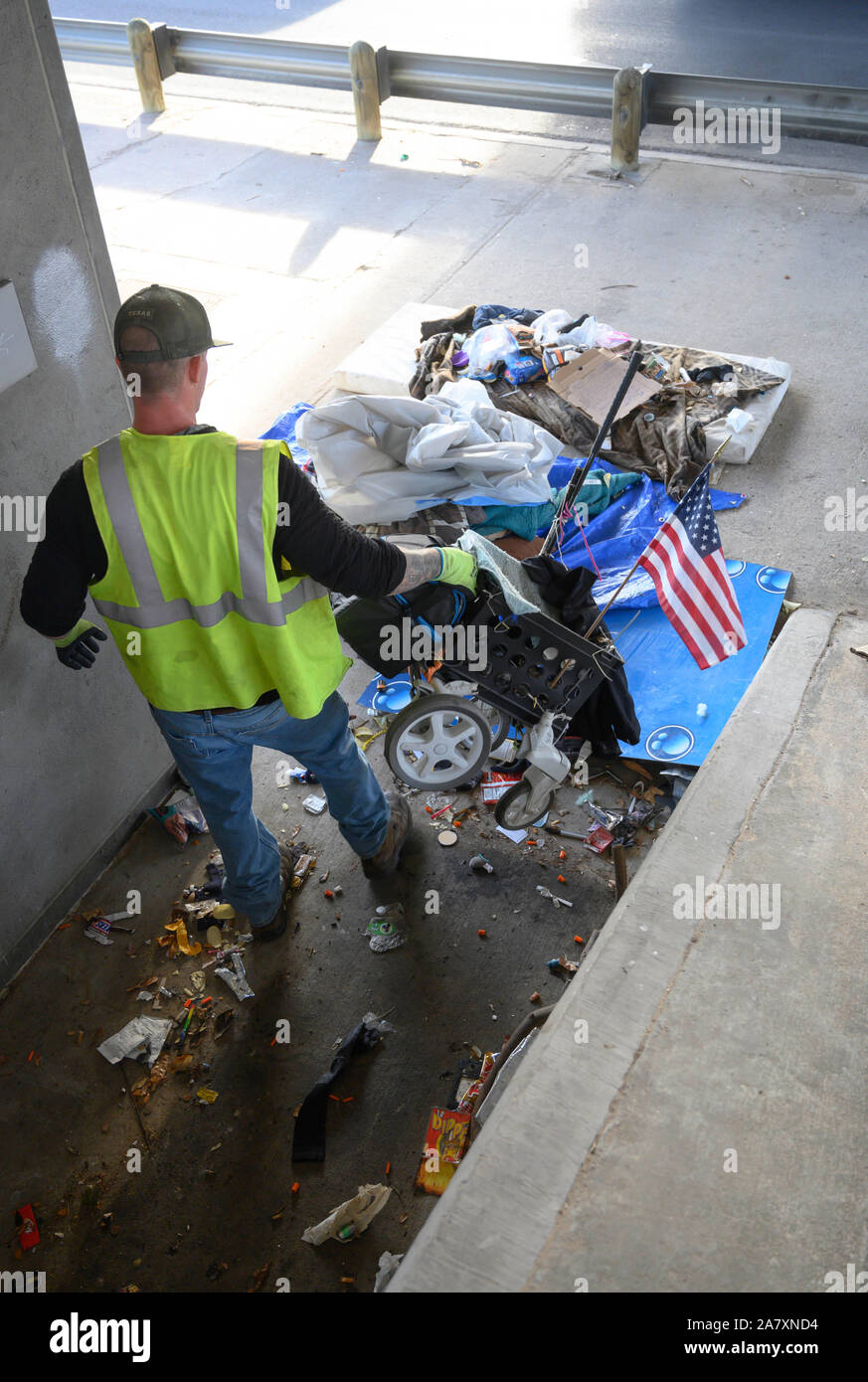 Homeless camping under highway hi-res stock photography and images - Alamy