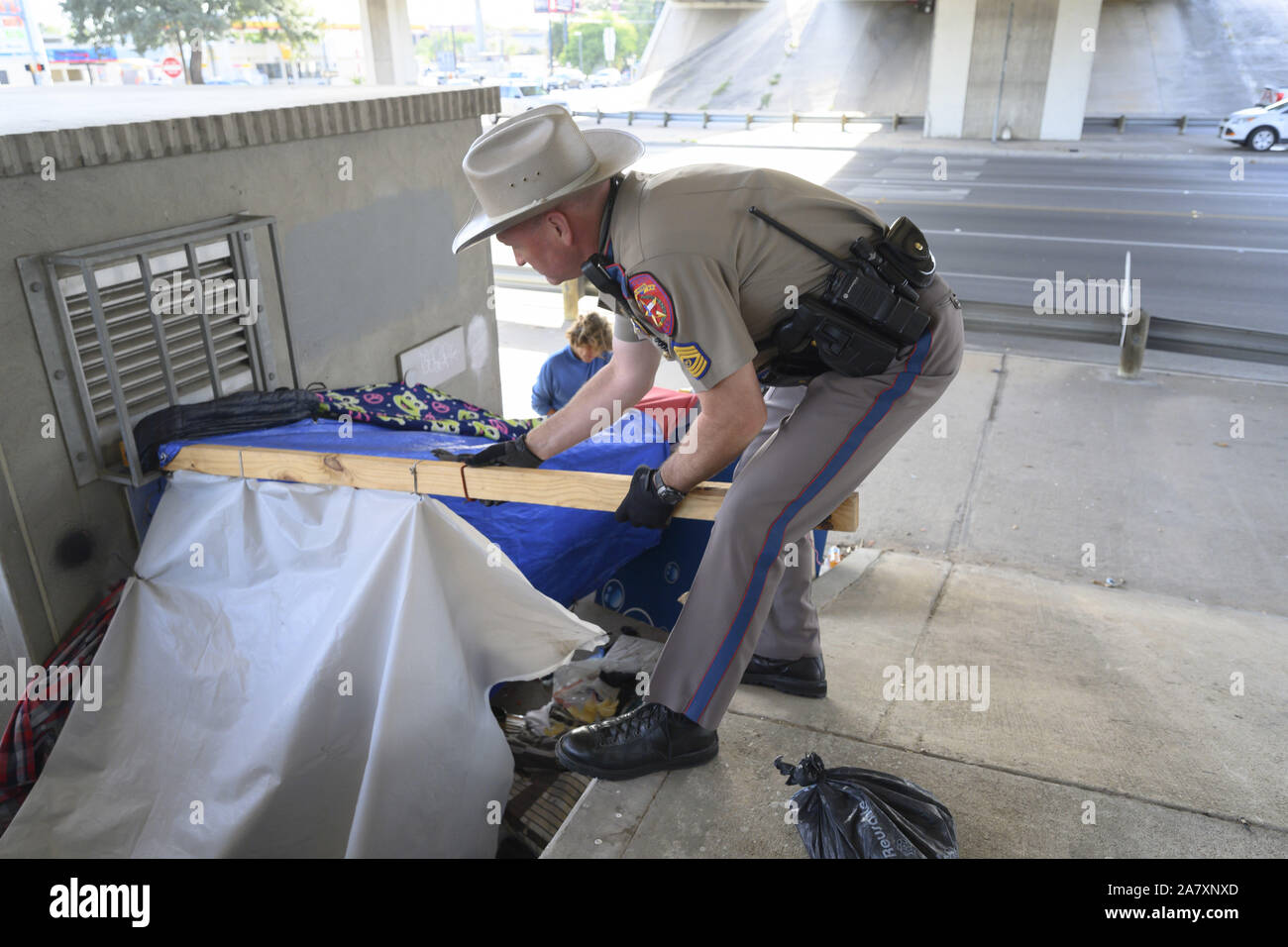 Homeless camp under overpass hi-res stock photography and images - Alamy