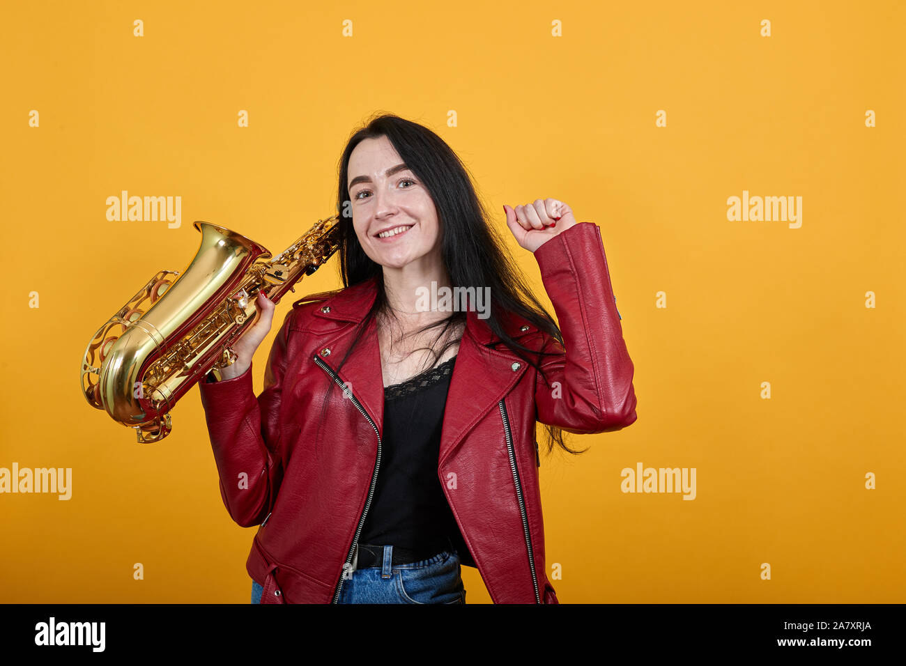 Saxophone showing hi-res stock photography and images - Alamy