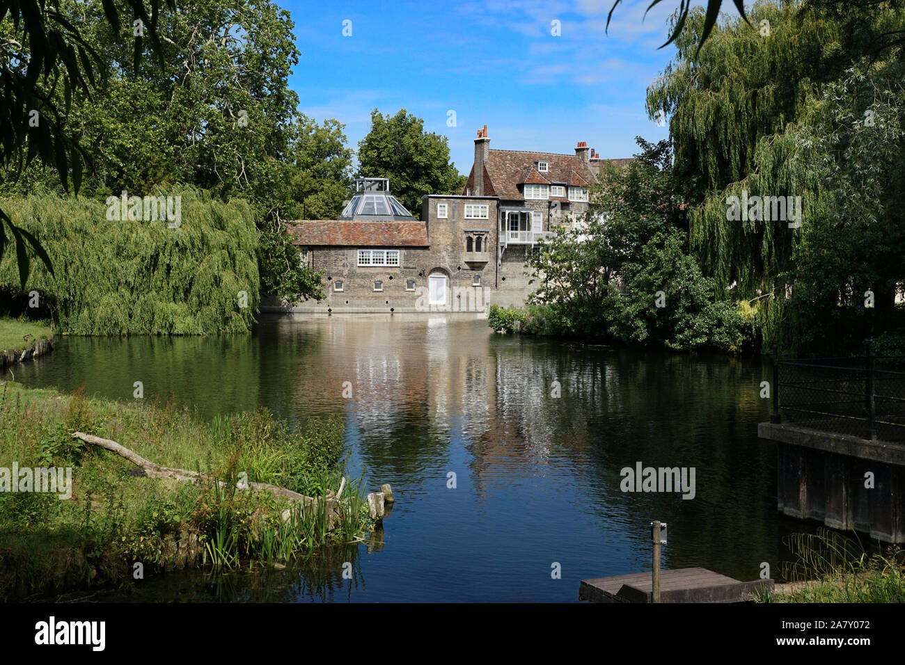 Cambridge, River Cam back water Stock Photo - Alamy