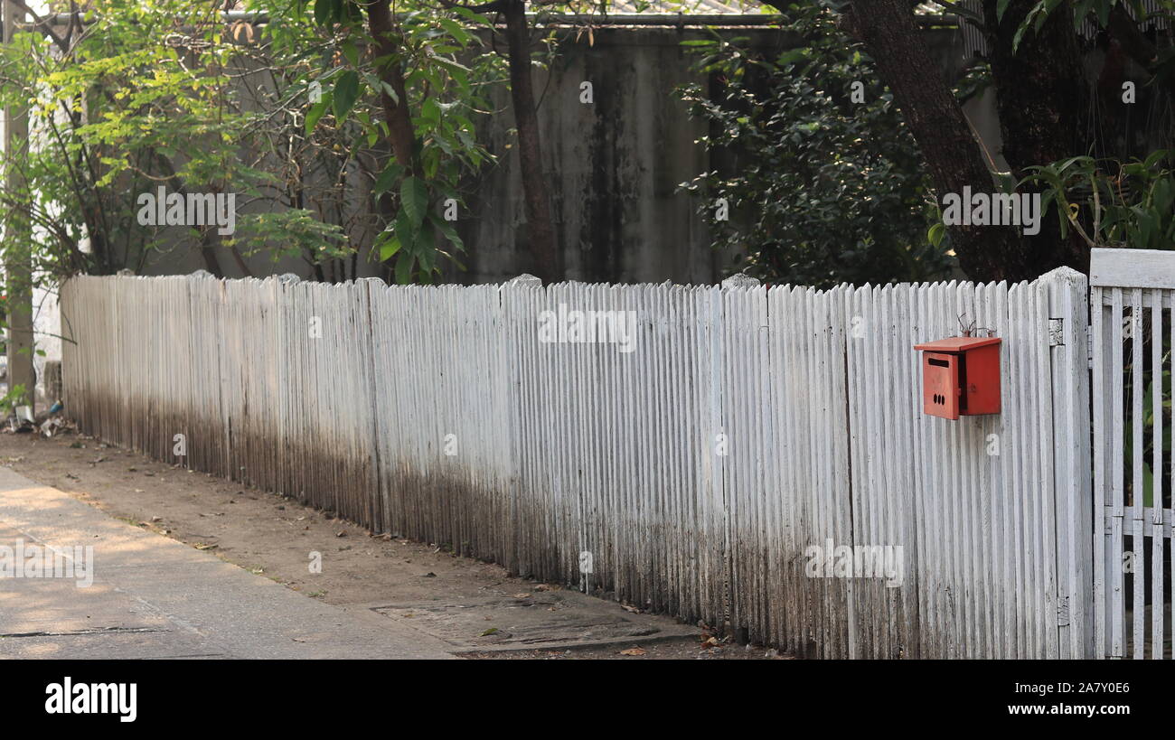 Front garden timber boundary fence hi-res stock photography and images ...