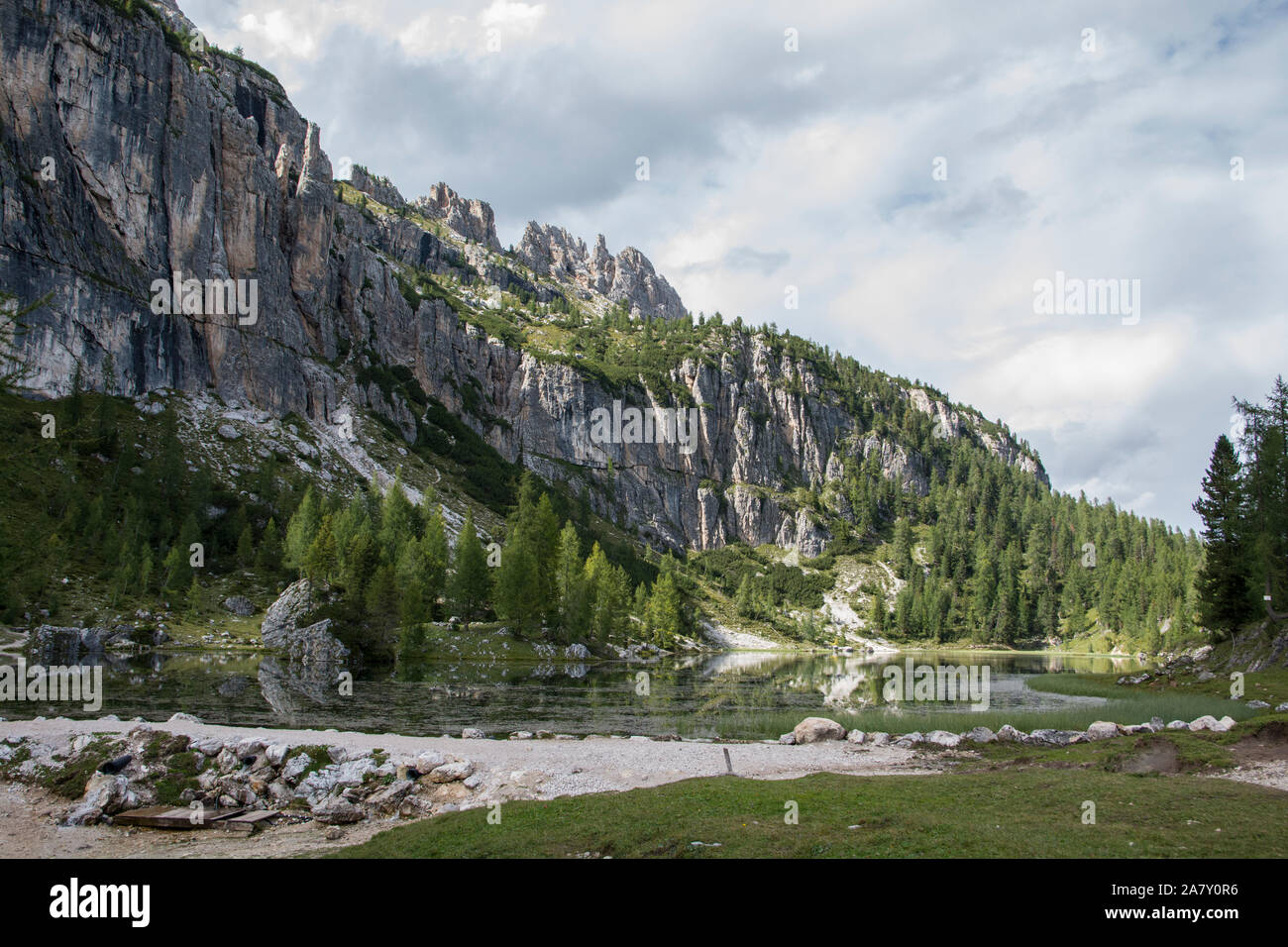 "Lago Federa" (Lake Federa), a beautiful lake, serrounded by mountains ...