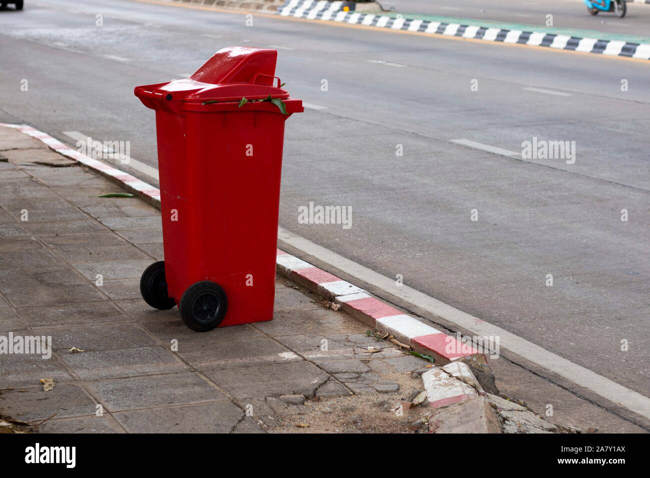 Red trash hi-res stock photography and images - Alamy