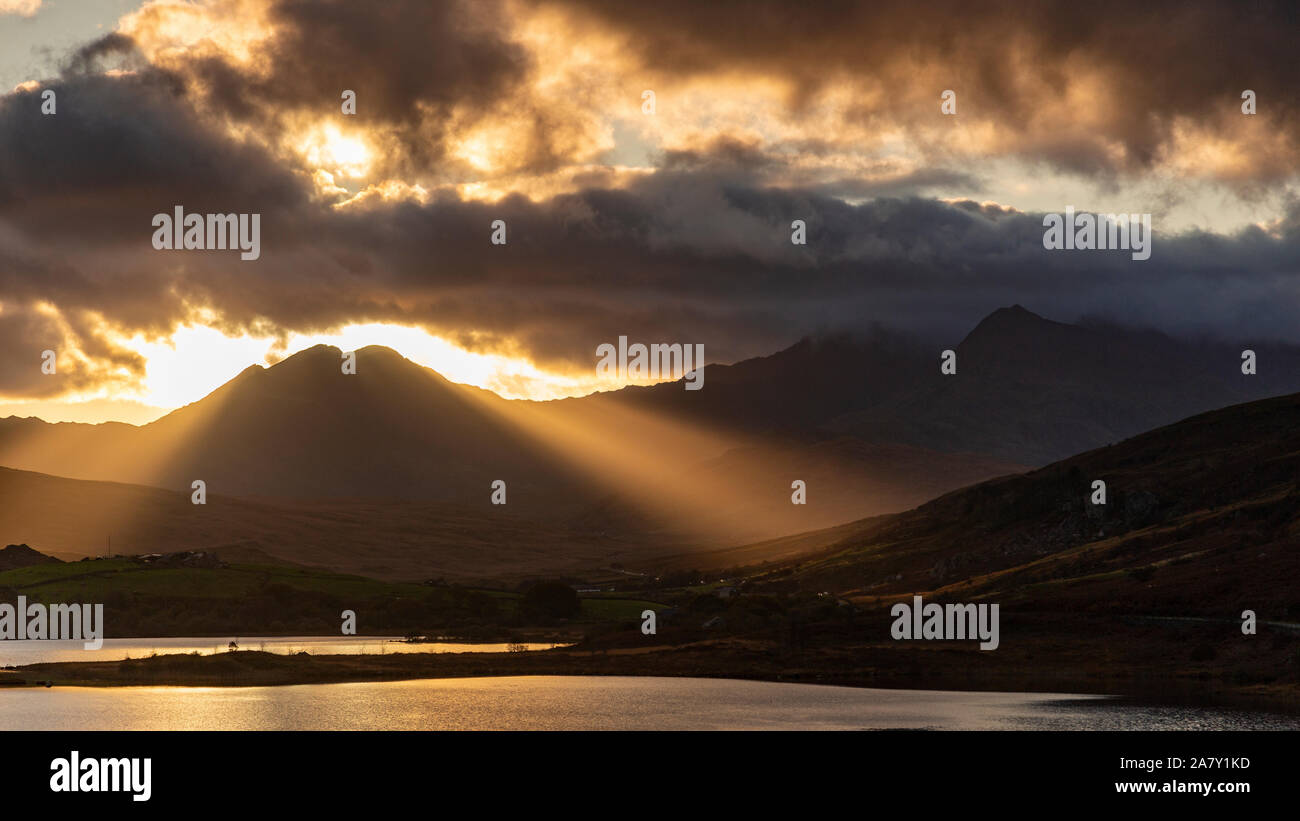 Snowdon horseshoe sunset hi-res stock photography and images - Alamy