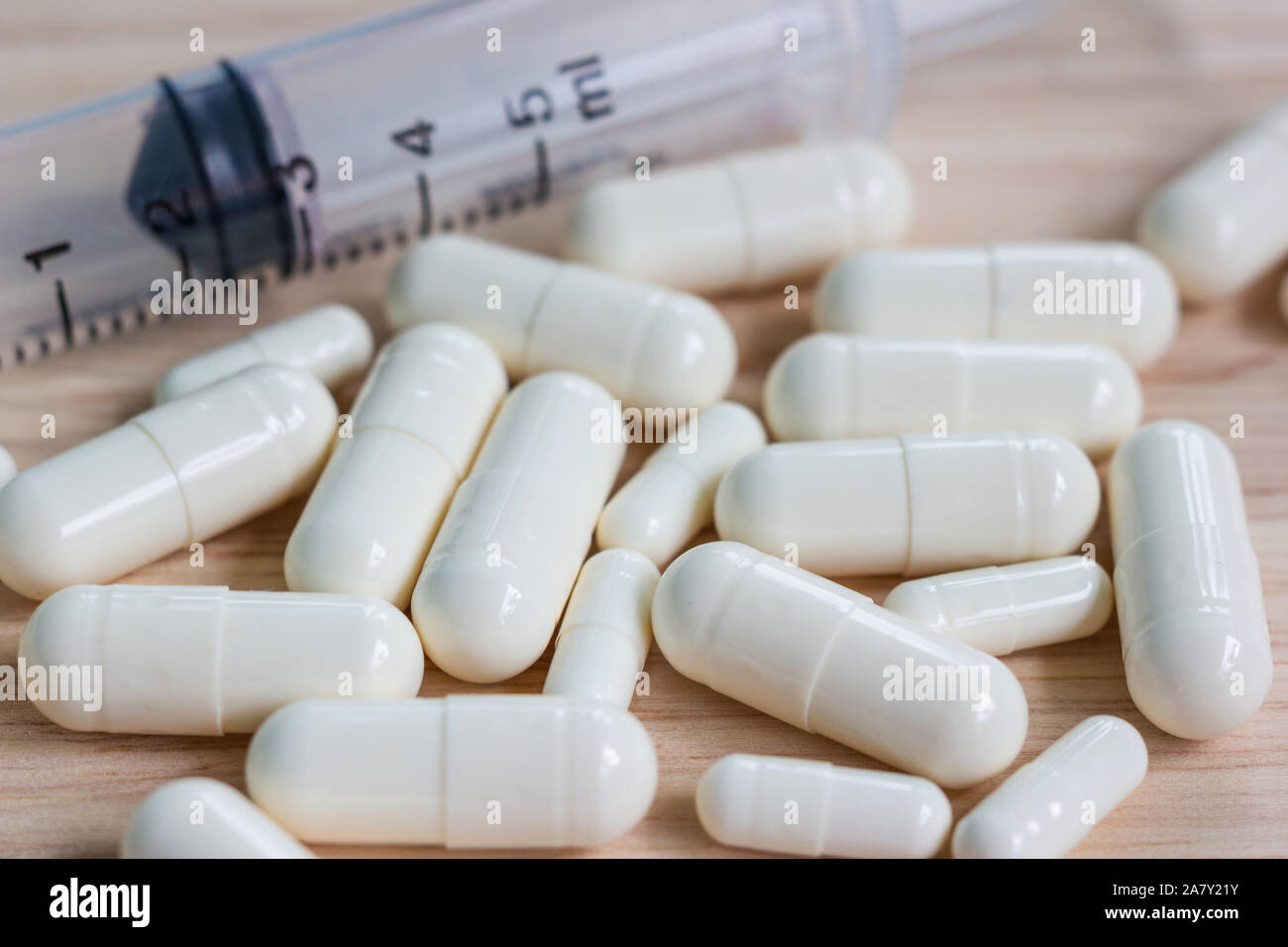 Capsules syringe table capsule hi-res stock photography and images - Alamy