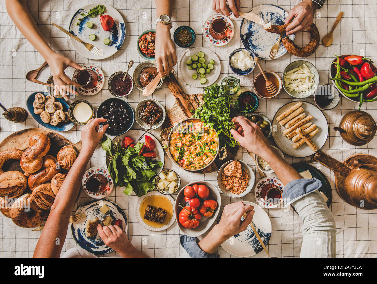 Traditional lunch family flat hi-res stock photography and images - Alamy