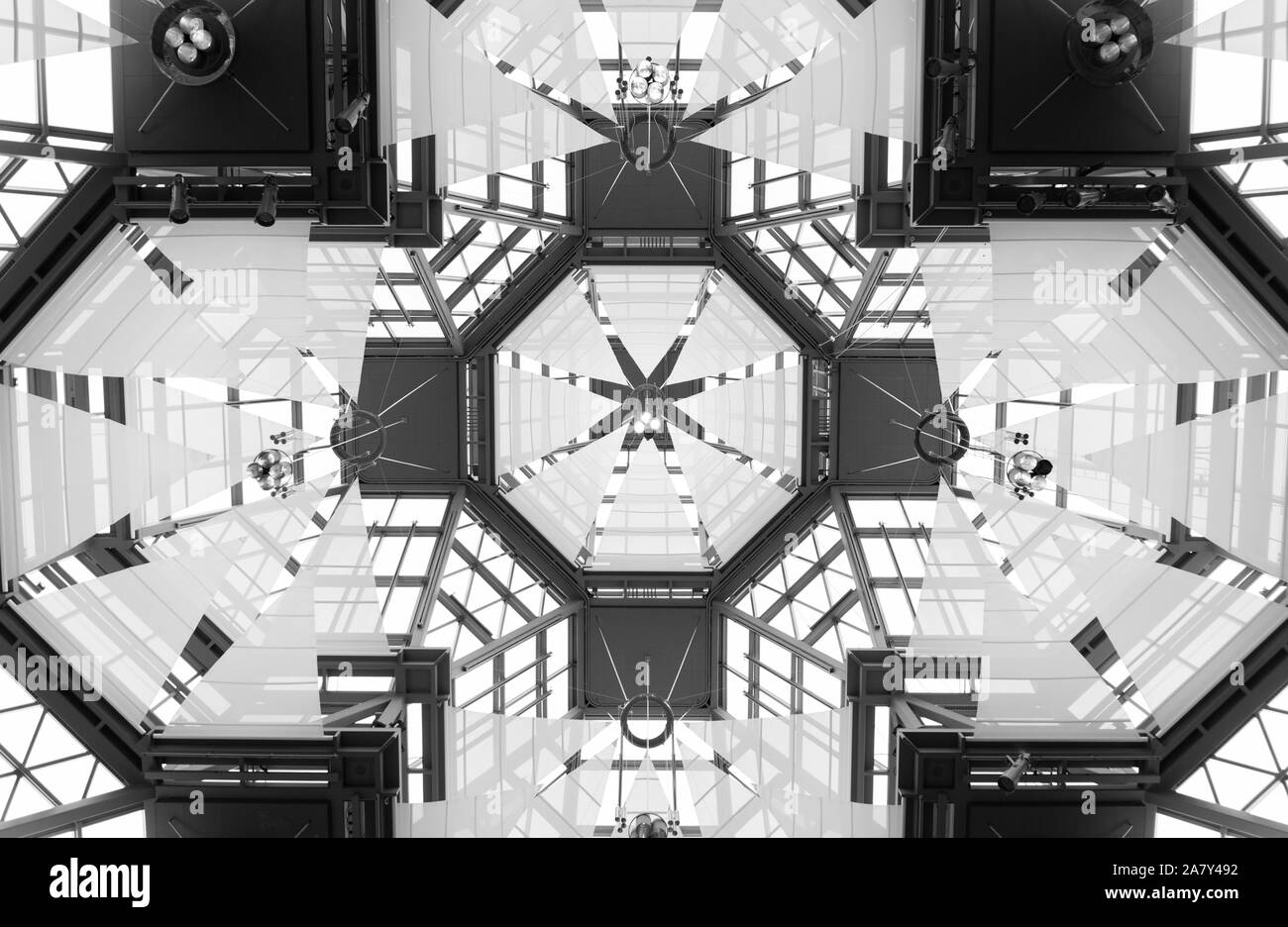 Diamond crystal structure Black and White Stock Photos & Images - Alamy