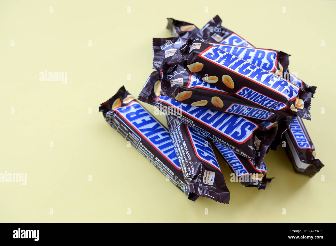 KHARKOV, UKRAINE - OCTOBER 2, 2019: Many Snickers chocolate bars lies ...