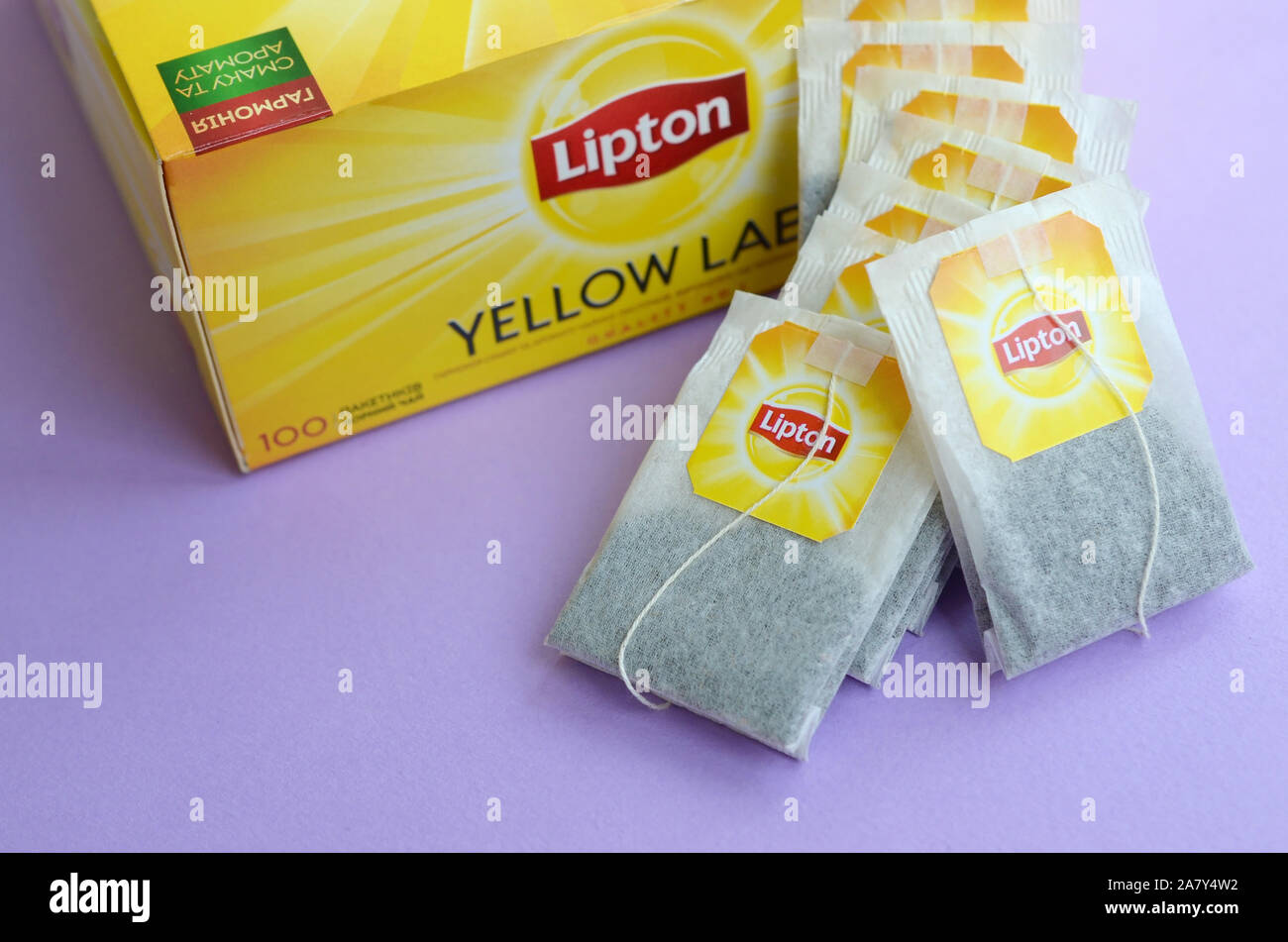 Lipton yellow label tea hi-res stock photography and images - Alamy