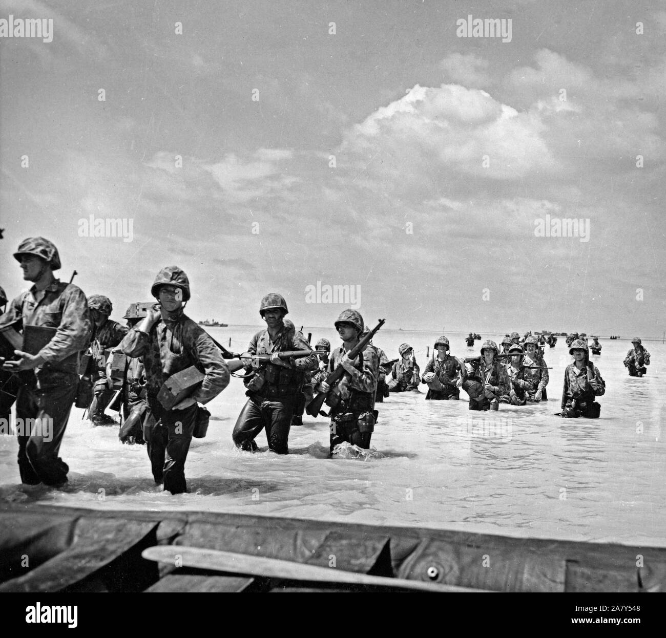 Marines going ashore battle hi-res stock photography and images - Alamy