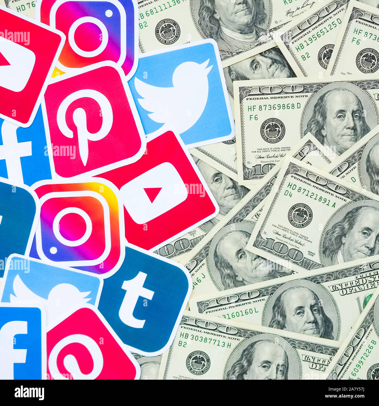 Facebook logo dollar hi-res stock photography and images - Alamy