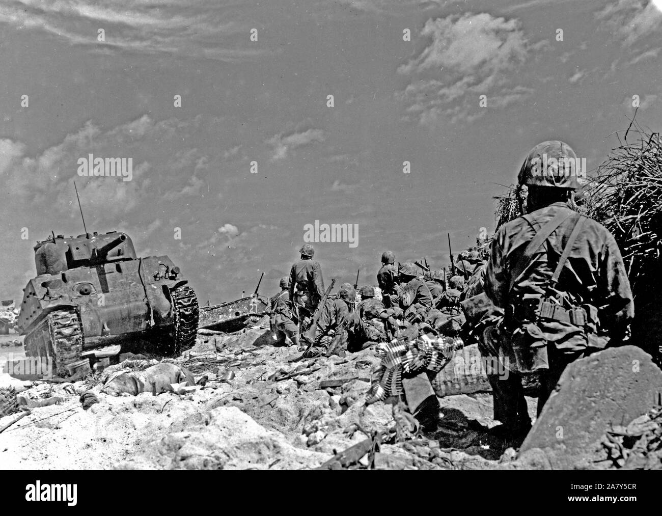 Medium tank in support of men along red beach number 3 - Tarawa Stock ...