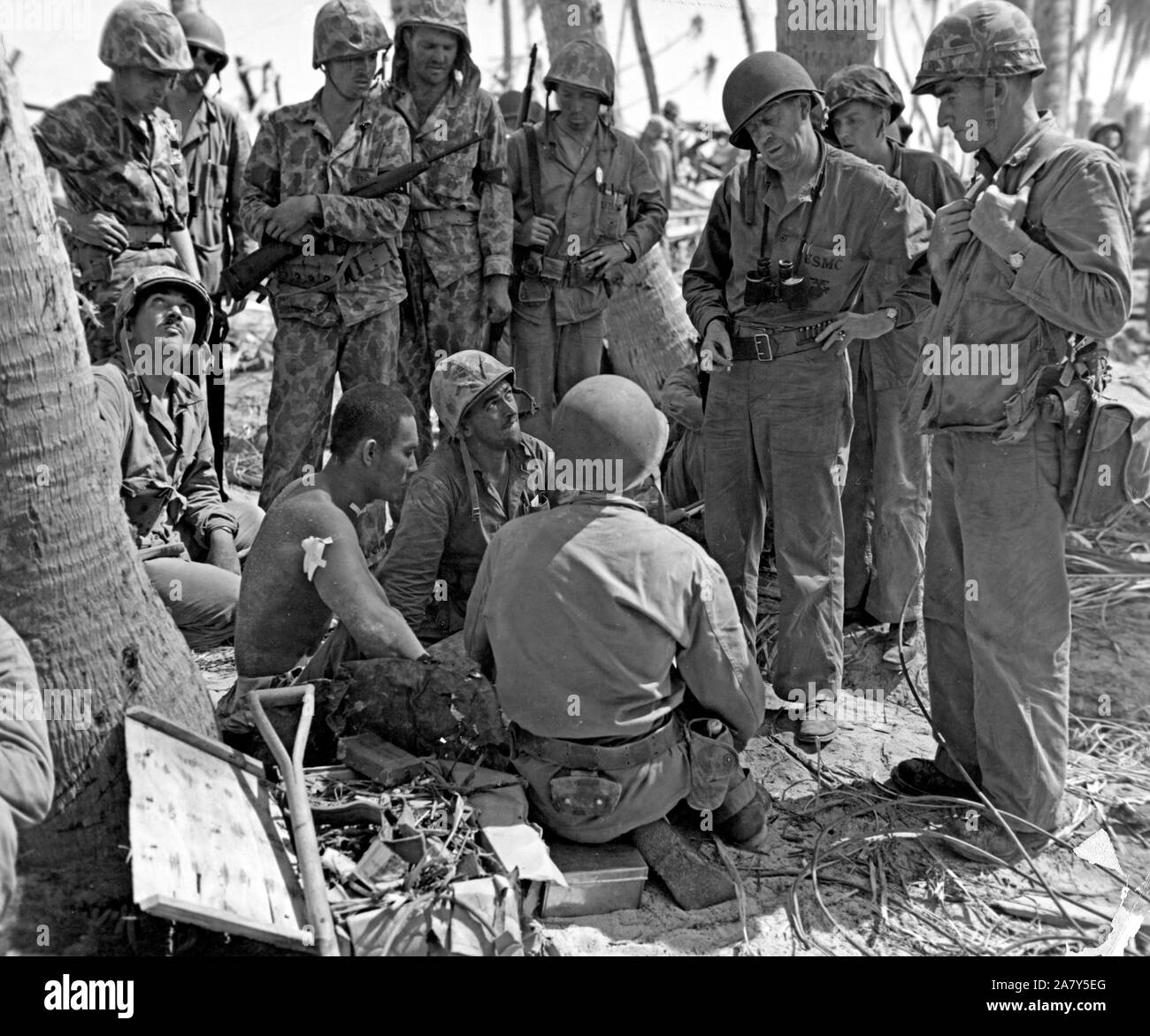 World War II Photo - wounded Japanese prisoner with group of marine ...