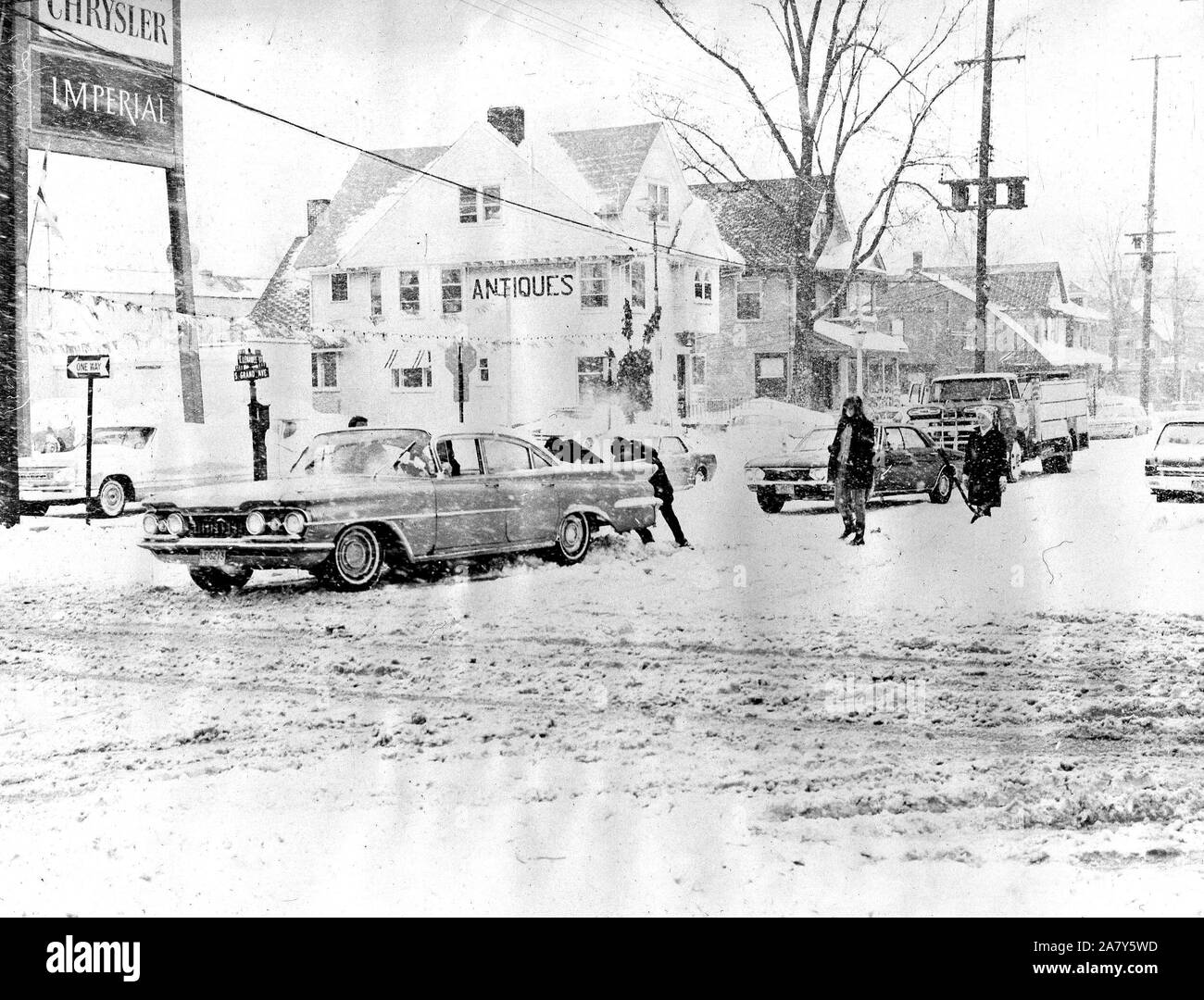 Pushing cars hi-res stock photography and images - Alamy