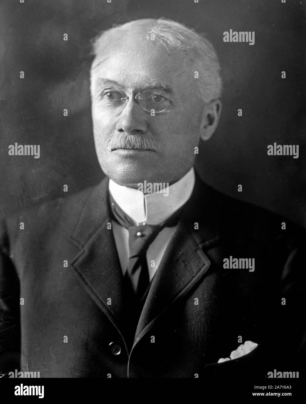 Sir hugh graham hi-res stock photography and images - Alamy