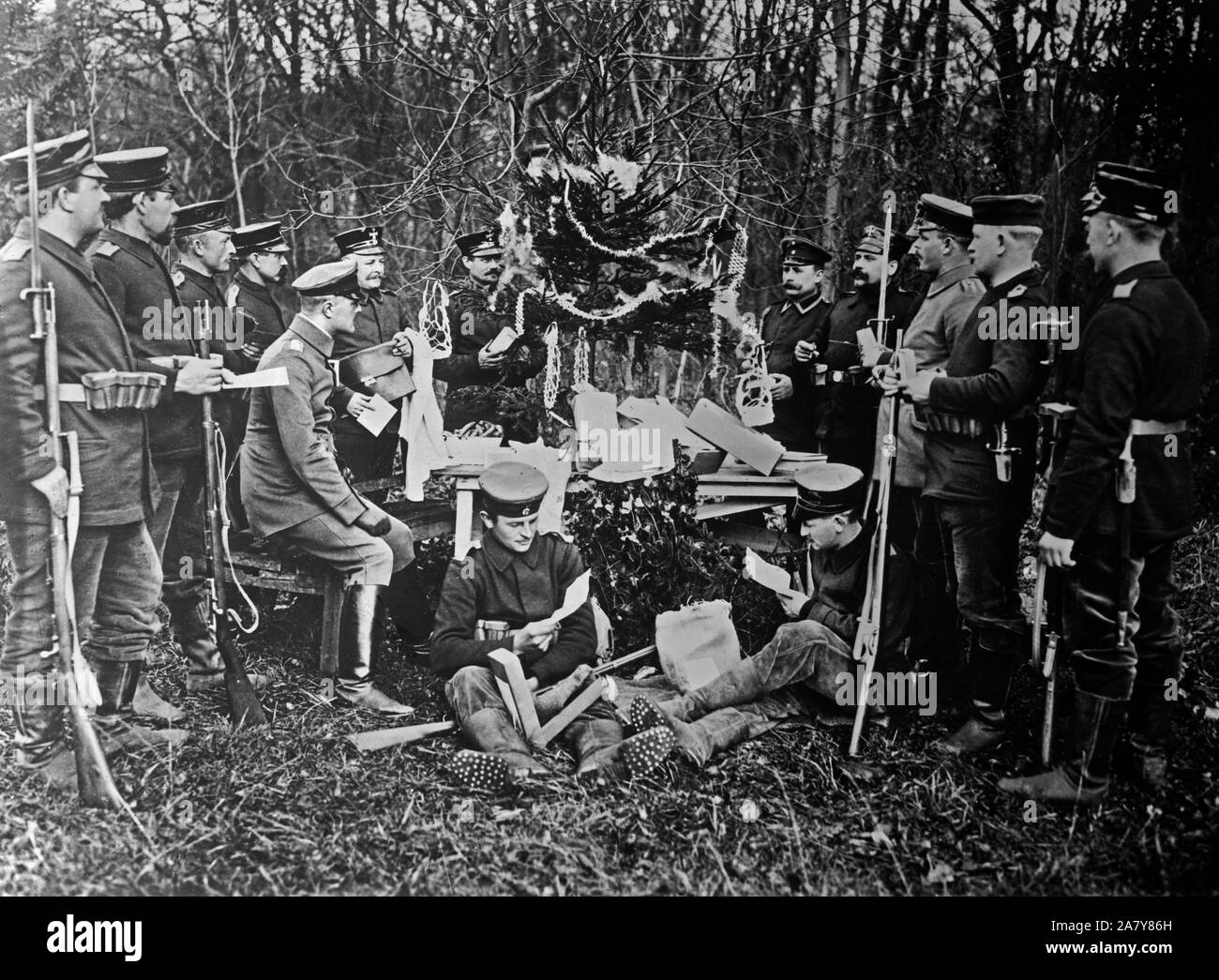 Soldiers with christmas packages hi-res stock photography and images ...