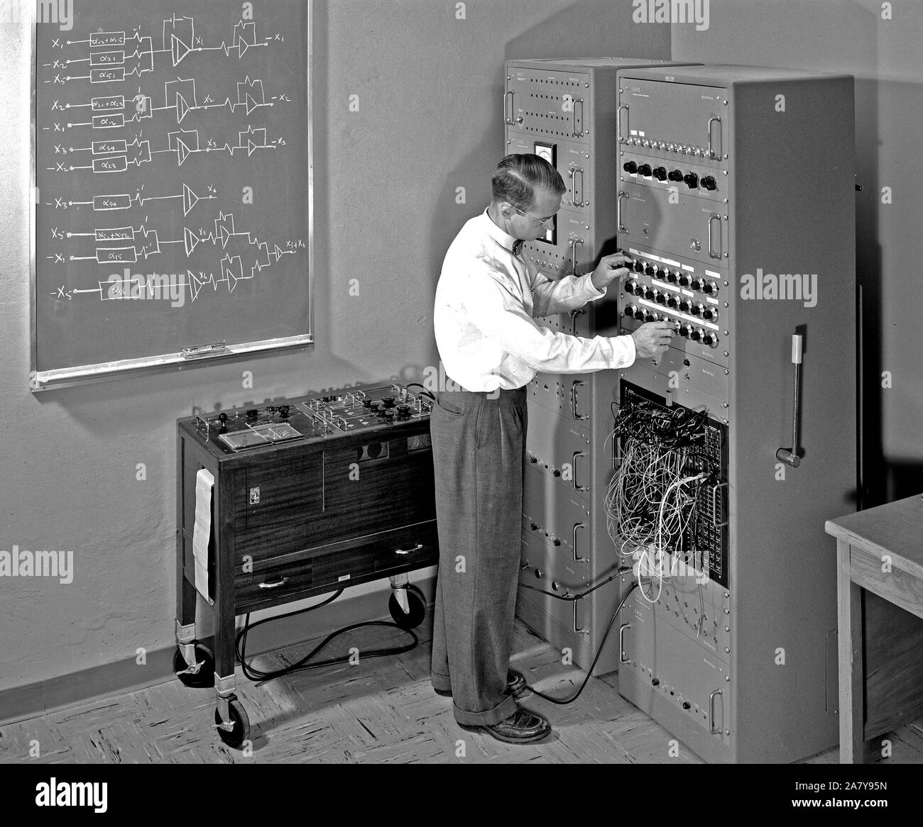 1950s computers hi-res stock photography and images - Alamy