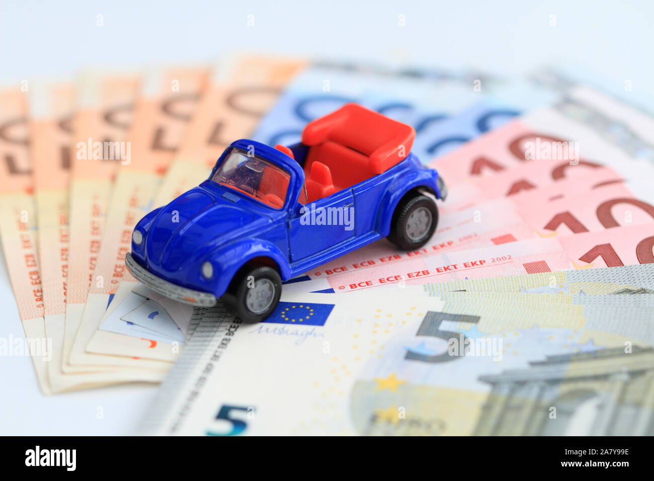 a small car with money Stock Photo - Alamy